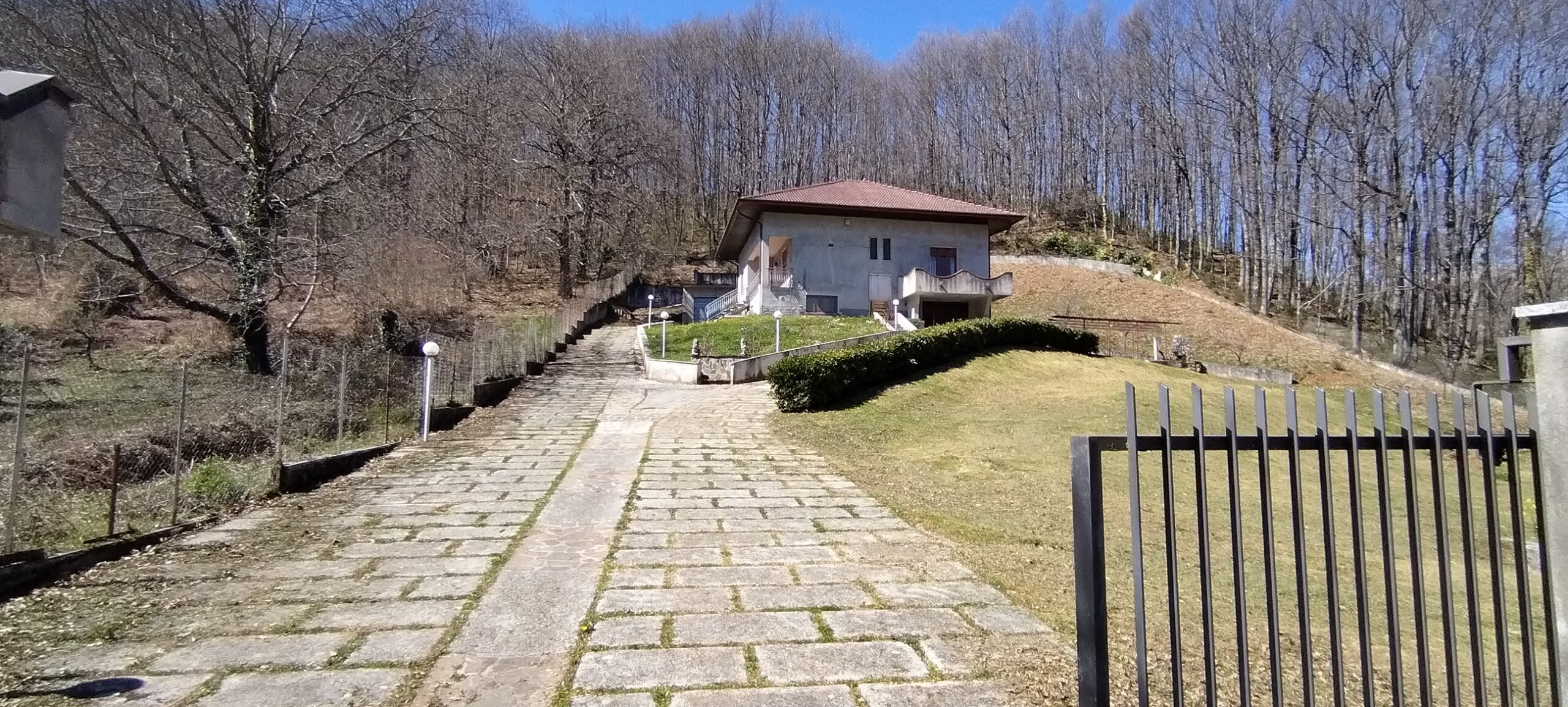 Villa with land in Mingarelli hamlet (via Mingarelli, 1) - La tua casa ...