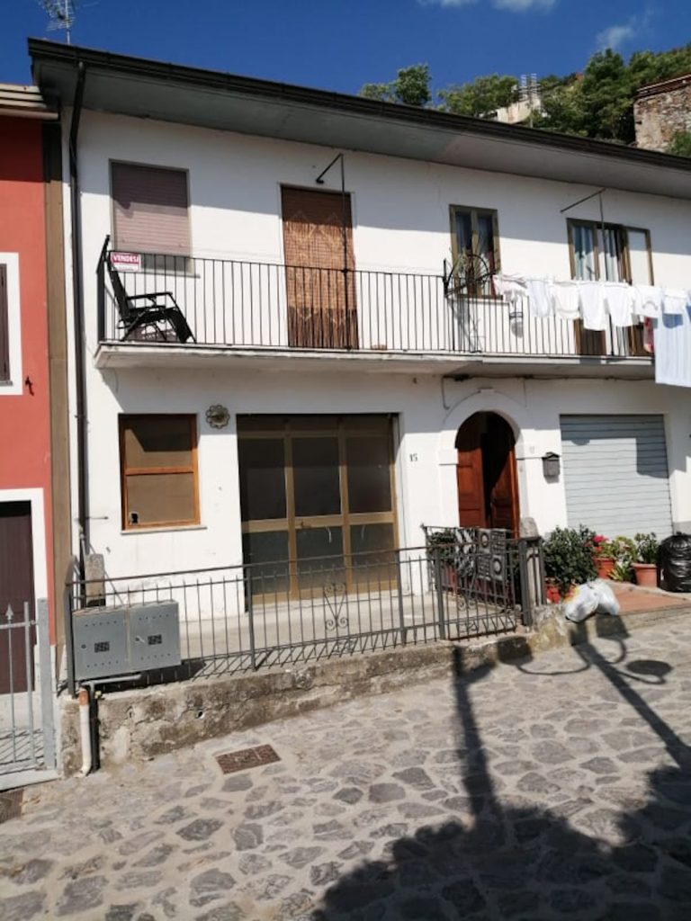 Detached house with land in the thermal area (via del Vecchio ...